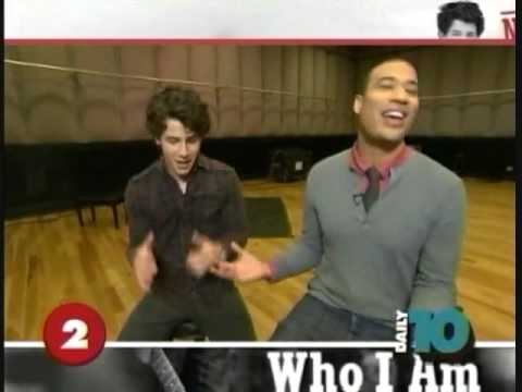 Nick Jonas on E! 12/01/09