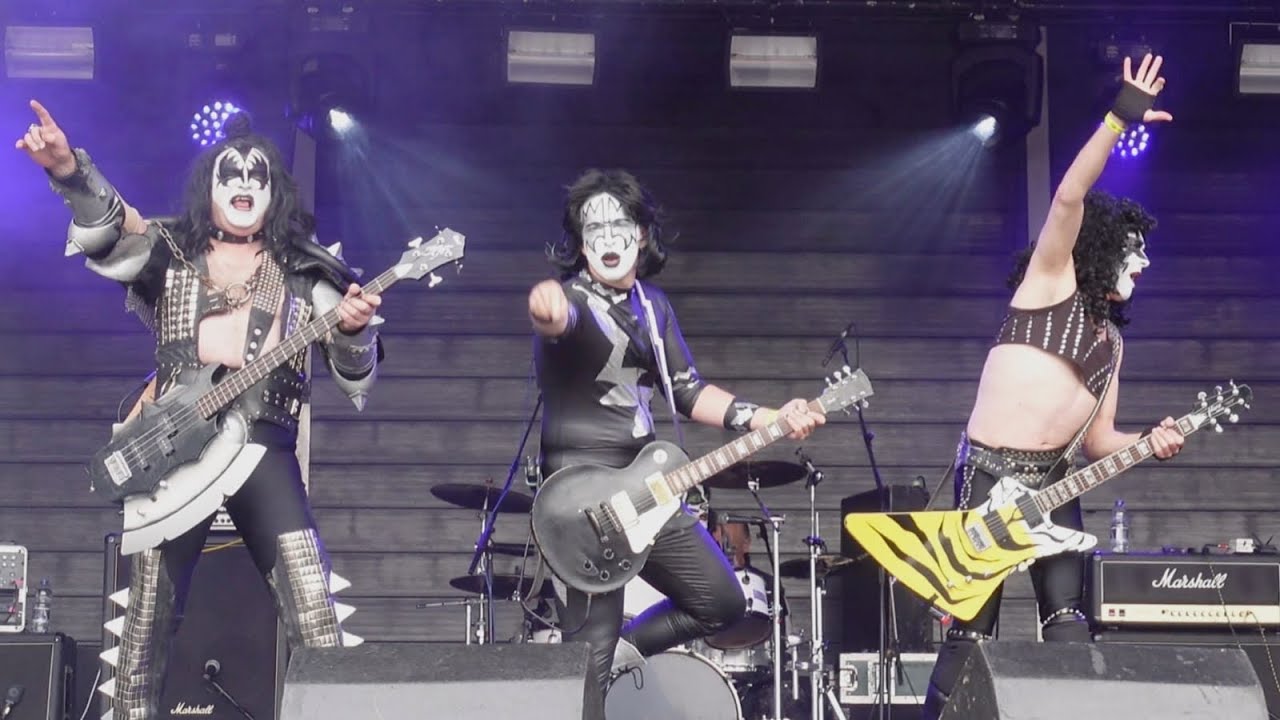 Festwich 2022 | Tribute Bands, Funfair & Food - YouTube