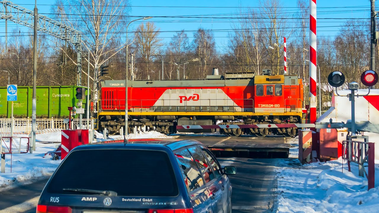 RailWay. Russian railroad crossing. Shunting Locomotive&freight train ...