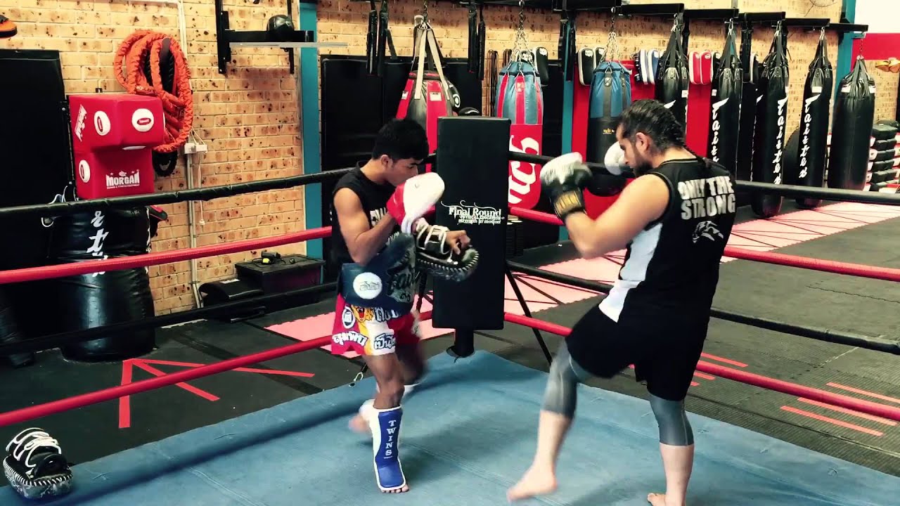 180 Degree Pivot Kick Defense - Muay Thai - YouTube
