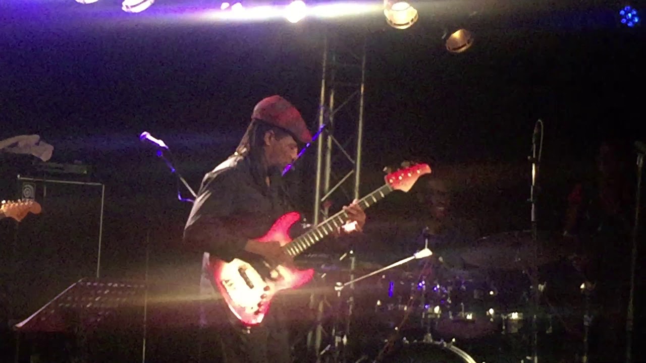 Stephane CASTRY Bass Solo - New Morning 11.10.2019 - YouTube