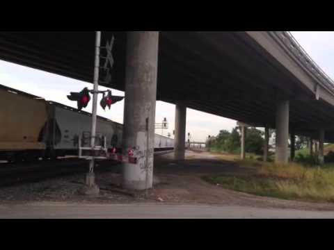 CSX 5281 Leads Mixed Train Northeast Houston,Tx - YouTube