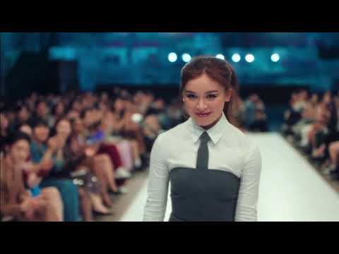Yuri’s Fashion Show - XO, Kitty