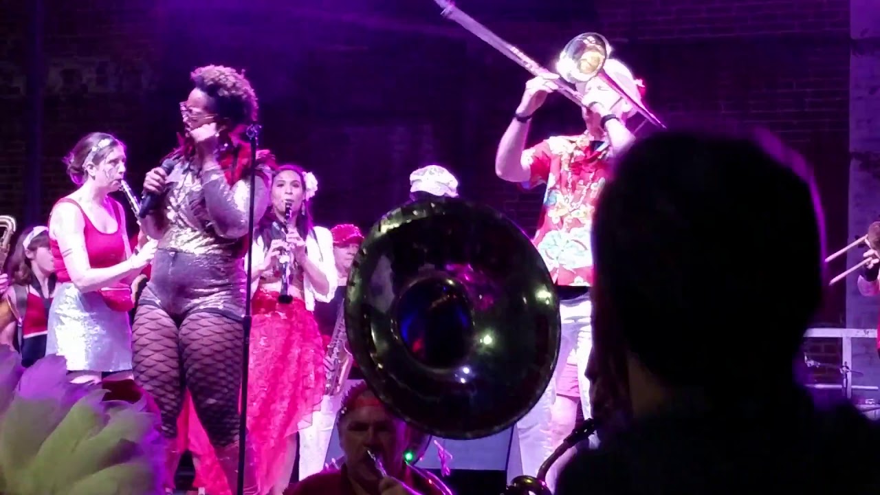 The Jeffersons' Theme Song "Movin' On Up" by Extraordinary Rendition ...