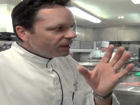 En cuisine avec Patrick Bertron, chef cuisinier au relais Bernard ...