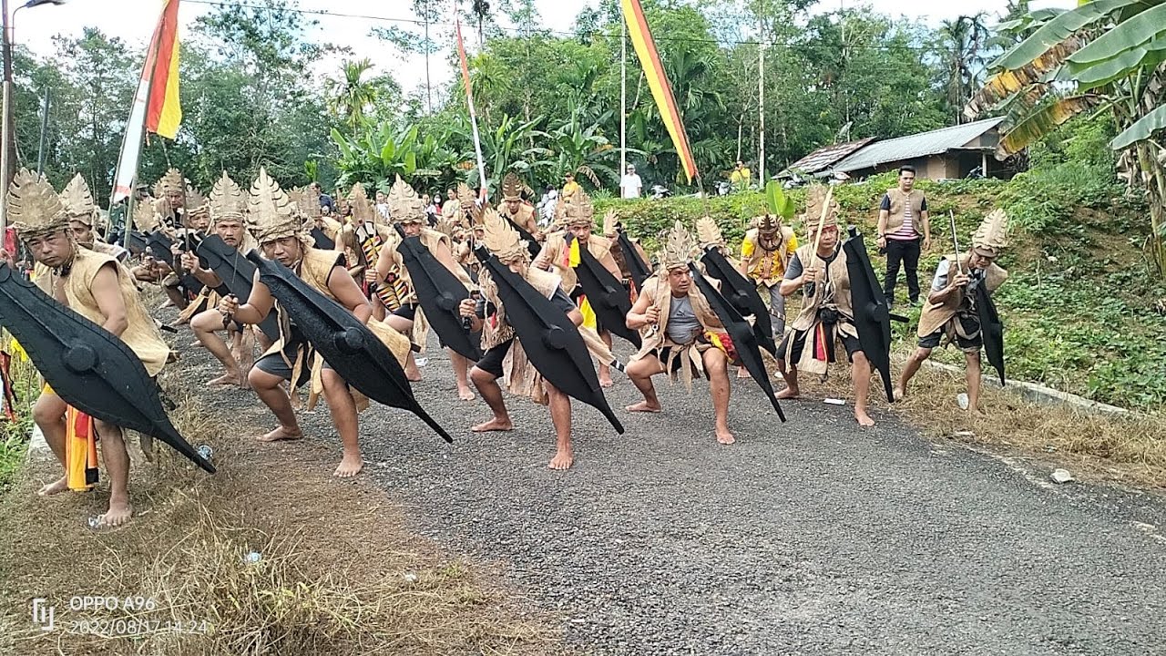 Atraksi Tari Baluse #Attractions, #Dance, #Shield, #Baluse, #Tari, # ...