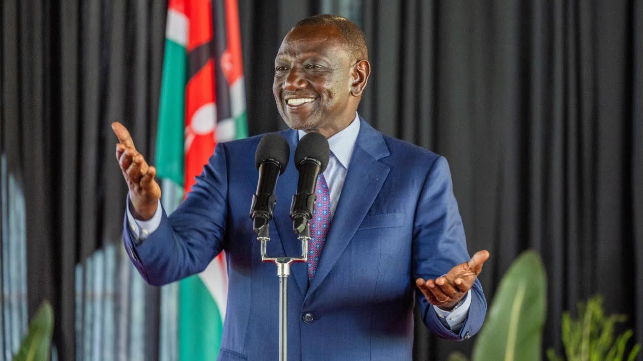 CROWD ERUPT IN ELDORET SPORTS CLUB AS PRESIDENT RUTO INTRODUCE HIMSELF ...