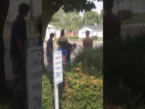 2 fat girls fighting - YouTube
