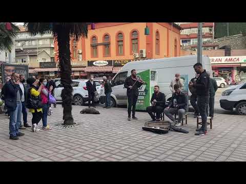 SOKAK SANATÇILARI ERİK DALI GEVREKTİR