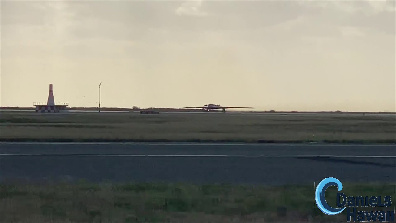 WWIII start in Hawaii? B2 Bomber taking off in Hawaii - YouTube