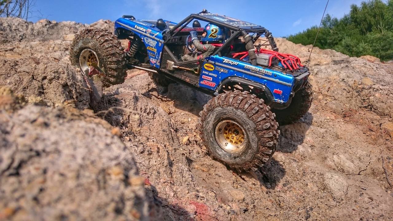 Axial Wraith Ford Bronco and Jeep Posion Spyder Crawling - YouTube