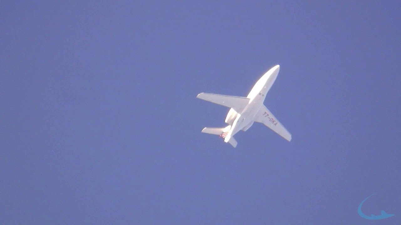 Aircraft(PRM1) Raytheon 390 Premier contrail spotting - YouTube