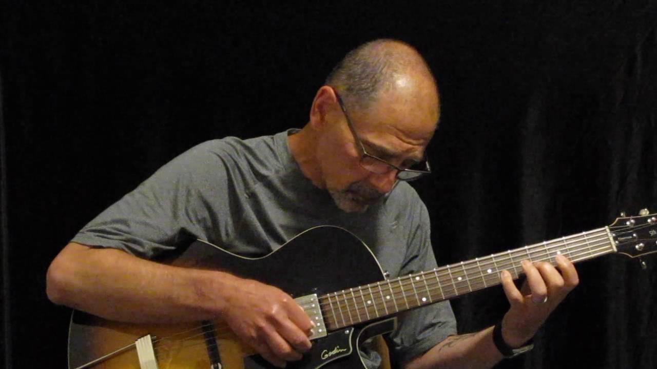 Jim Soloway demoing a Godin 5th Avenue Composer - YouTube