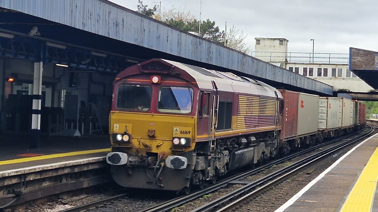EWS Class 66169 Is Working 4M71 0951 Soton W Docks Berth 109 To Birch ...