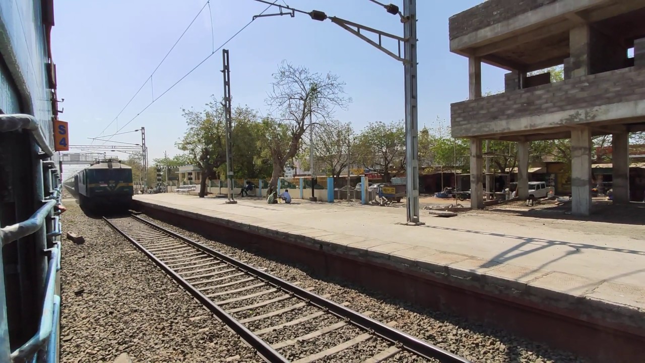17203 Bhavnagar Terminus Kakinada Port Express looped at Panoli for ...