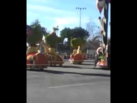 Pasadena Rose Parade Alien Float Takes Off! - YouTube