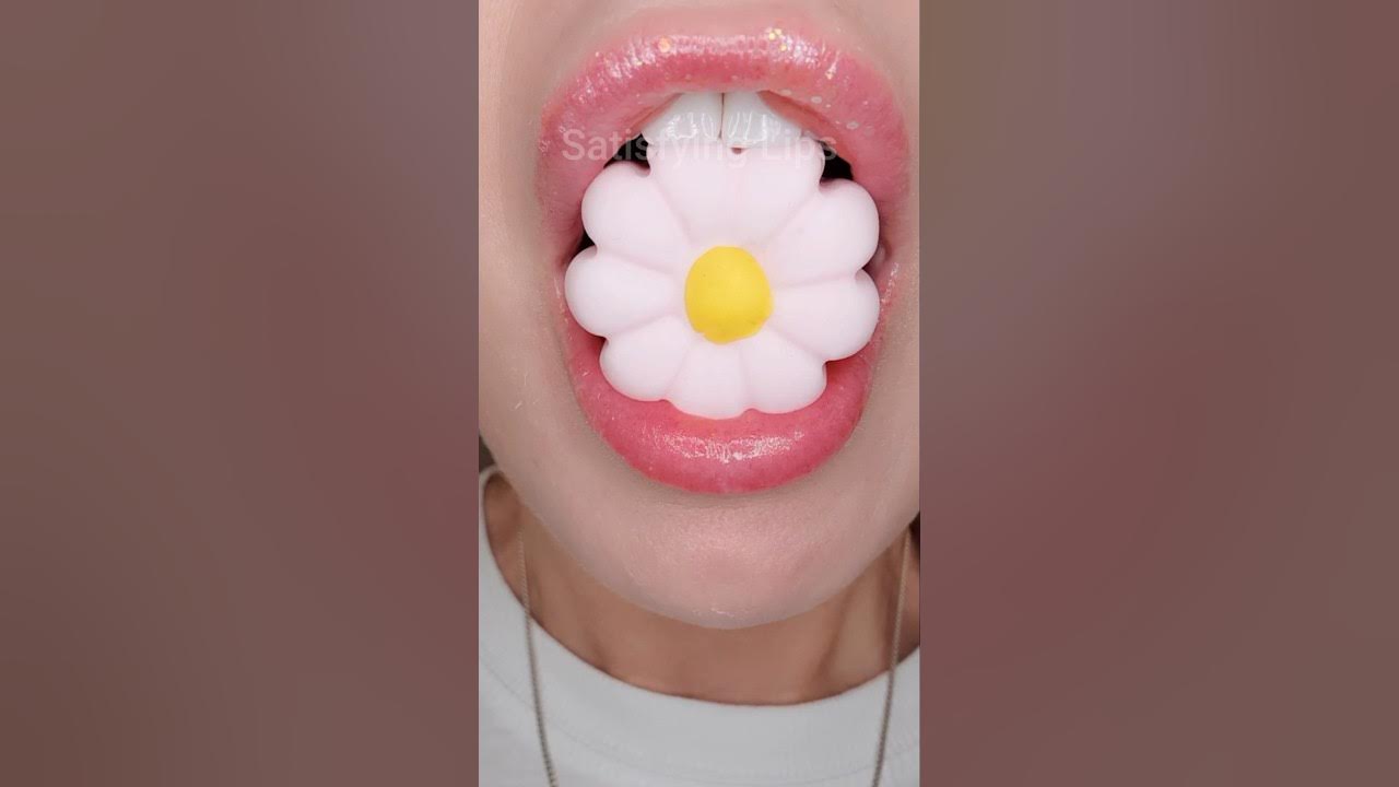 ASMR Satisfying Eating Fondant Flower 🌼 #asmr #oddlysatisfying #HolidaysWithYouTube - YouTube