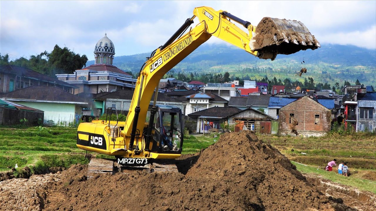 Excavator Leveling Landscaping Field JCB JS200SC - YouTube