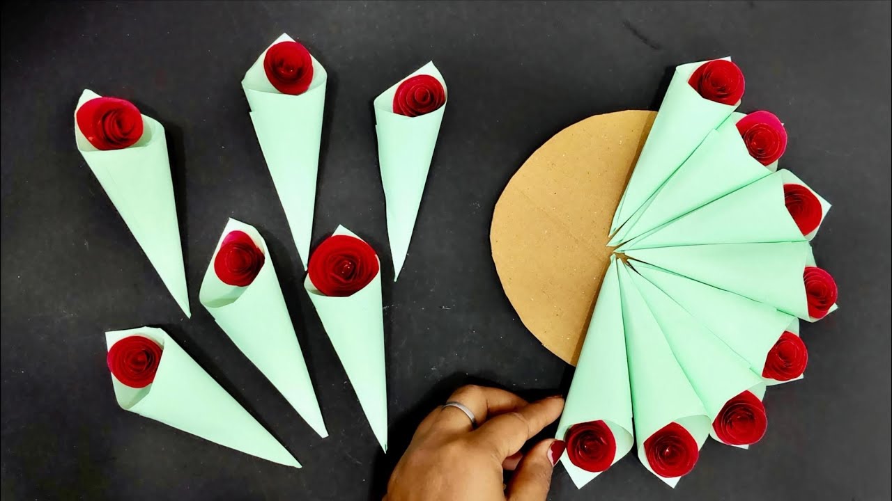 kagaj ke phool banana/kagaj se phool banana/kagaj ka craft/paper craft ...