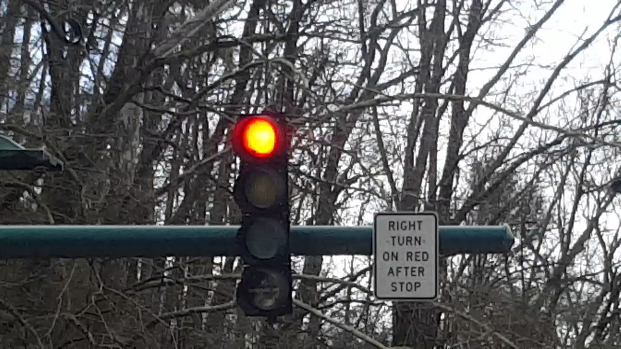 TCT 4-section Traffic Light - YouTube