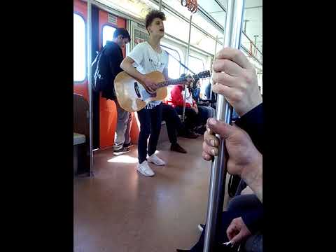 Metroda gitar keyfi