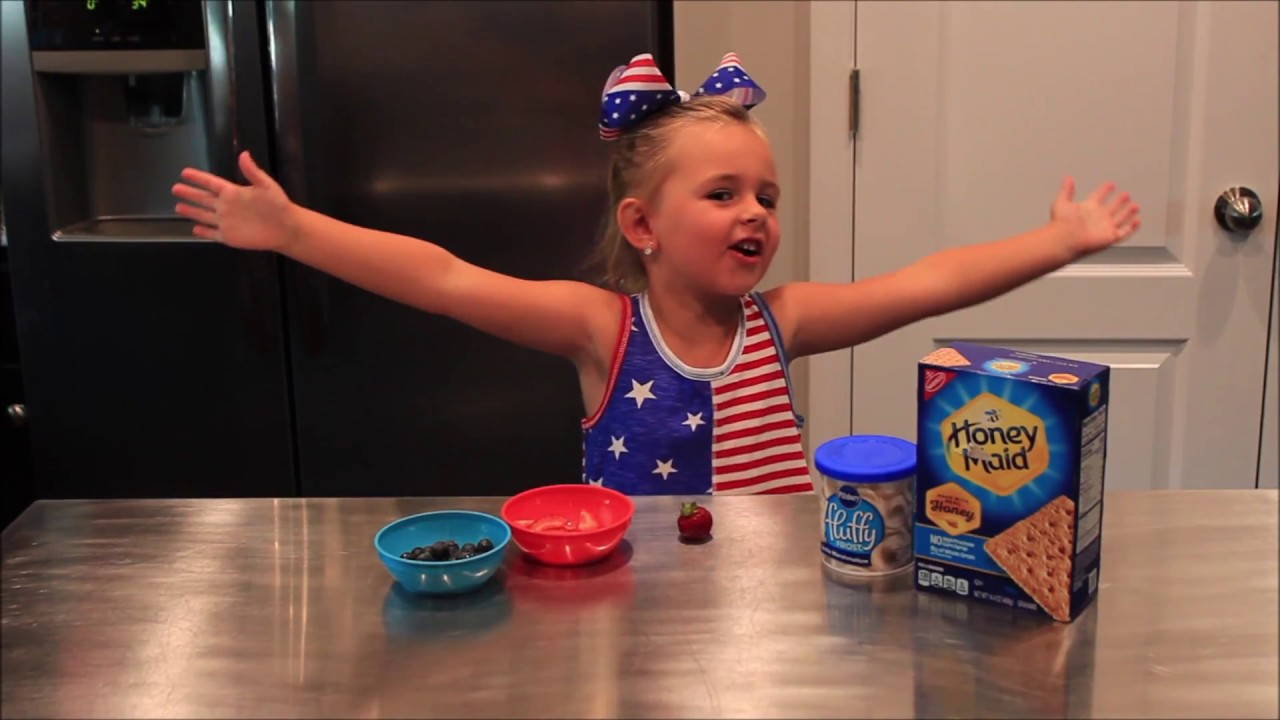Kyndal in the Kitchen - American Flag Graham Crackers - YouTube