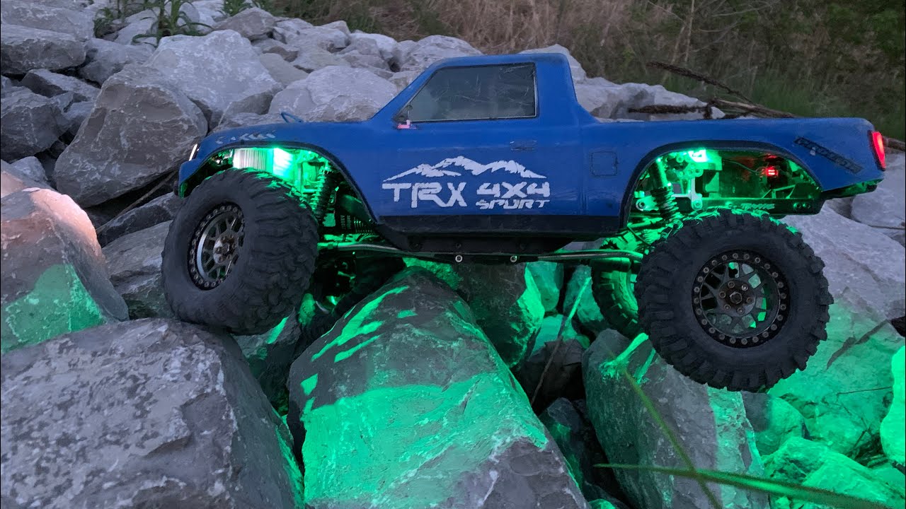 Traxxas TRX-4 Hulk crawls rocks with rock lights on - YouTube