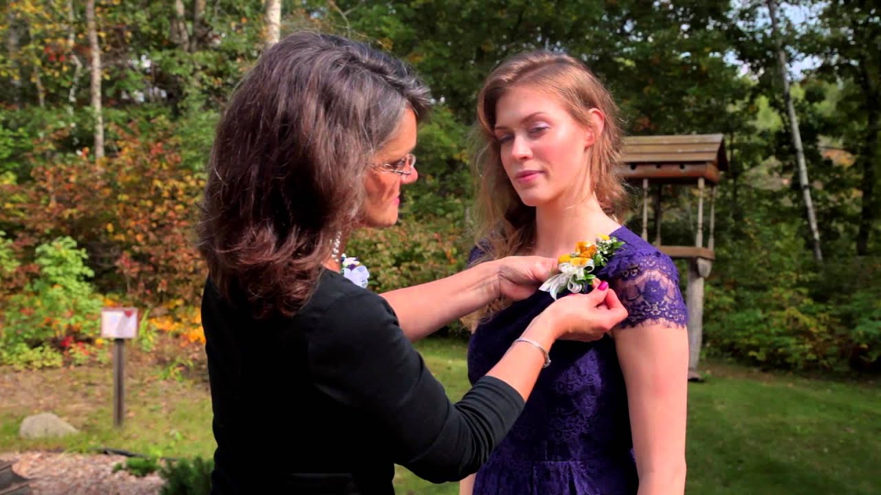 How to Pin a Corsage and Boutonniere - YouTube