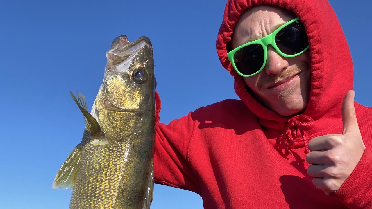 Pro Fisherman Helps Noob Fisherman Catch first Big Fish. @PNWfisherman ...