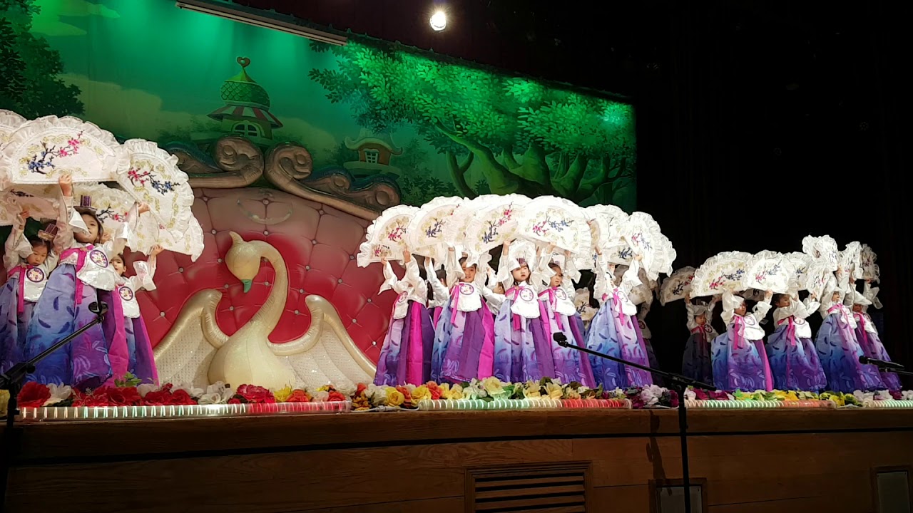 20191213 Kindergarten recital fan dance - YouTube