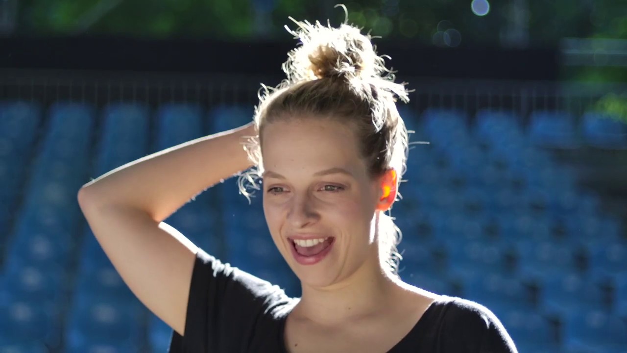 Übers Lachen - Mattea Cavic - YouTube