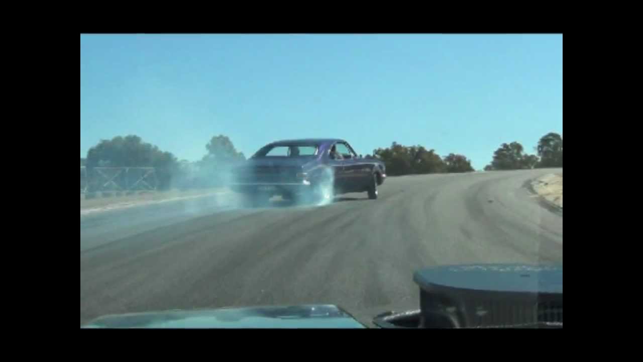 Powercruise 38 perth Drifting old school style. - YouTube
