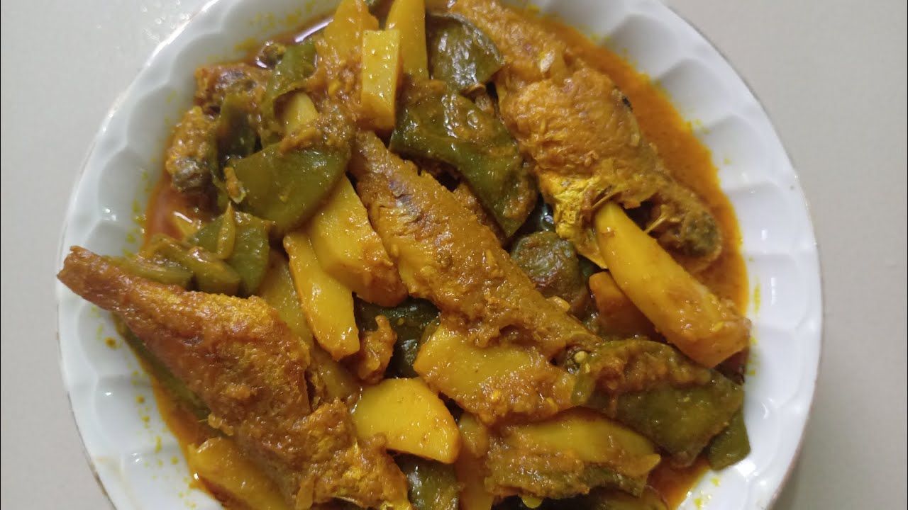 নতুন সিম আলু দিয়ে মজাদার পোয়া মাছের তরকারি রেসিপি। Sim aloo diya fish ...