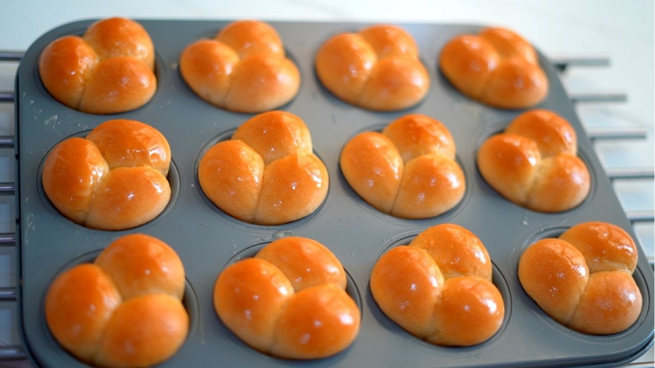 Soft, Fluffy Cloverleaf Dinner rolls in less than 2 hours! Old ...