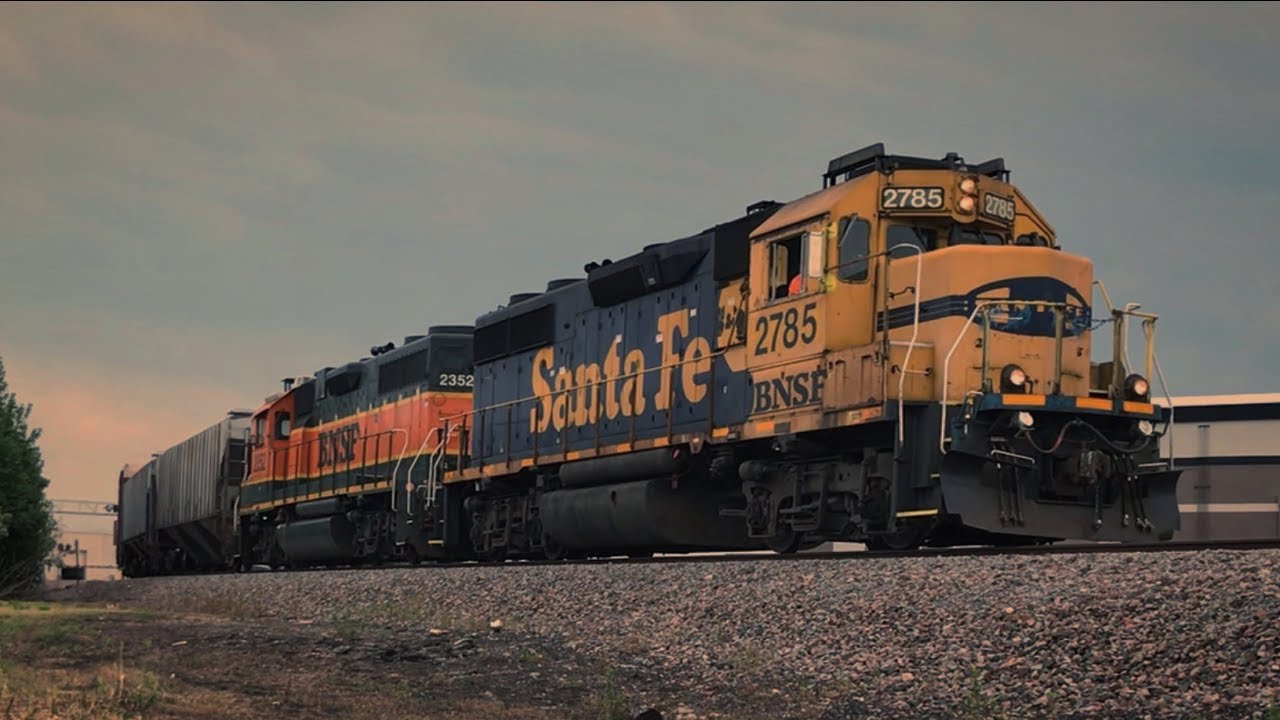 BNSF 2785 on the St. Cloud local - YouTube