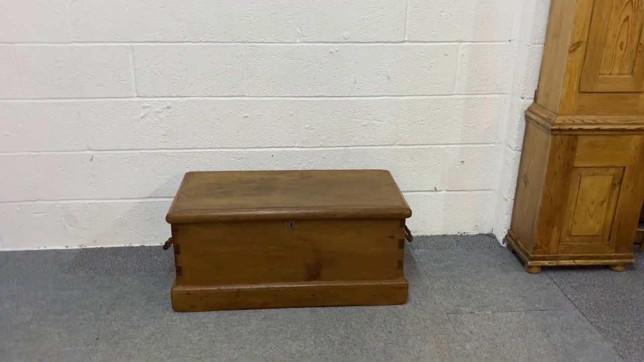 Small Old Pine Trunk (F4104A) - Pinefinders Old Pine Furniture ...
