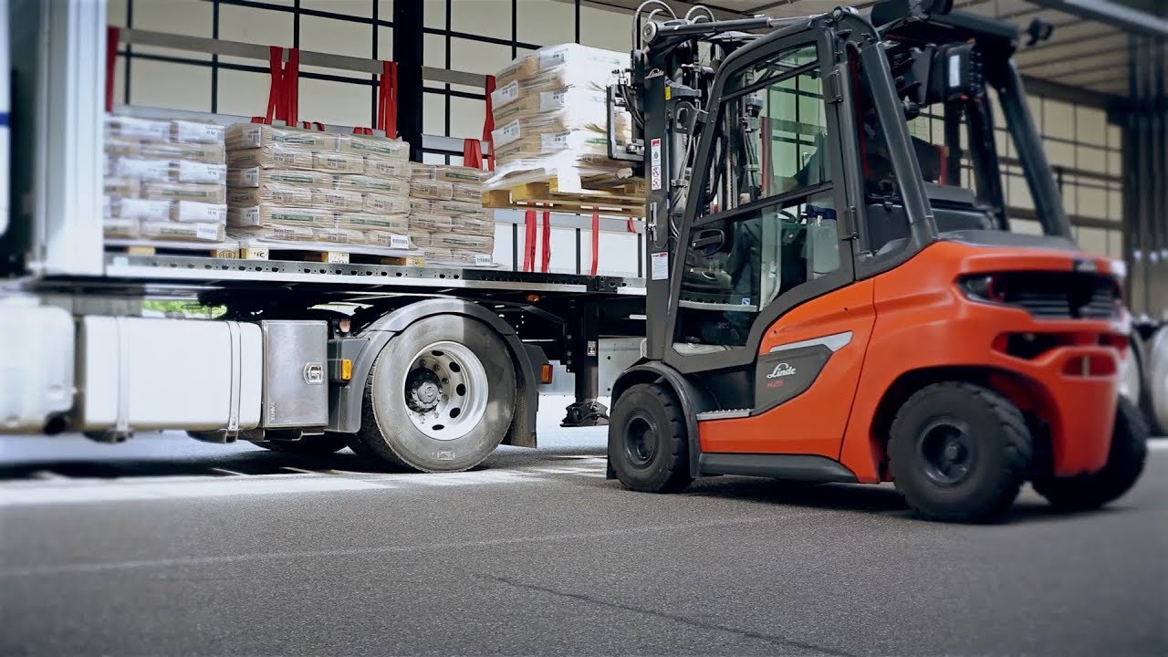 The new Linde H25 [Customer Video] - Linde Material Handling - YouTube