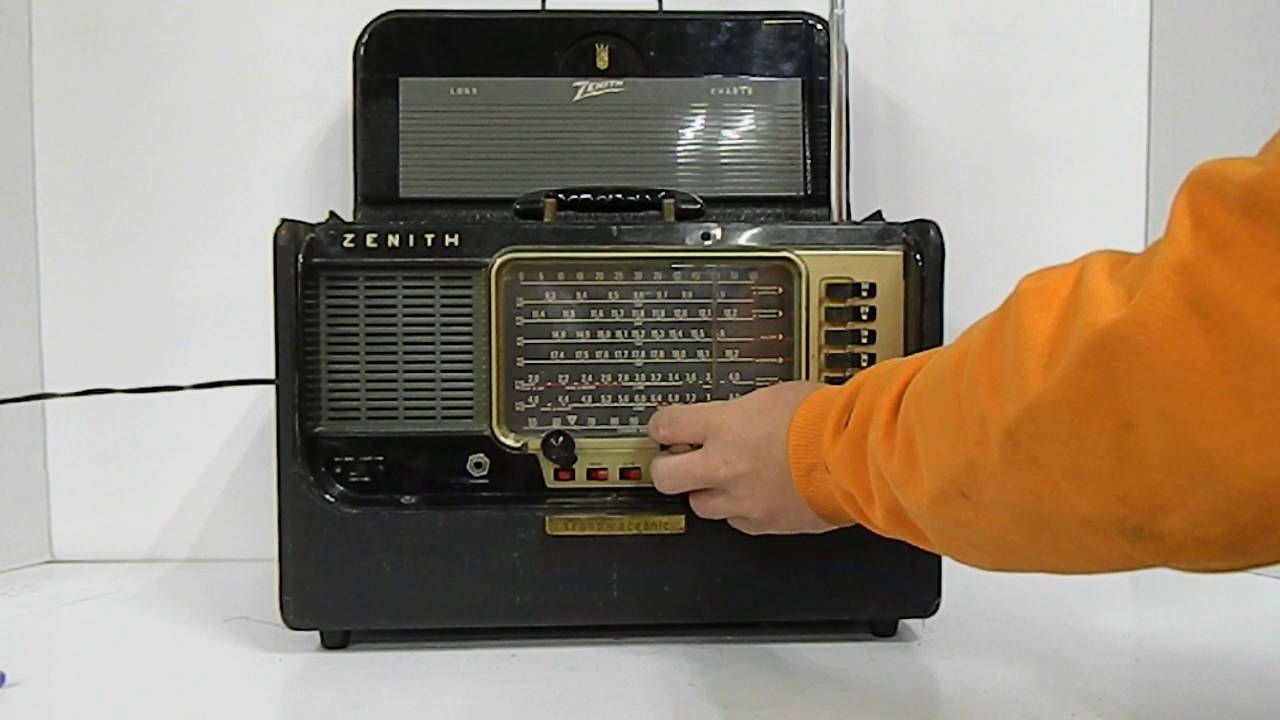 Zenith Transoceanic Model A600 - YouTube