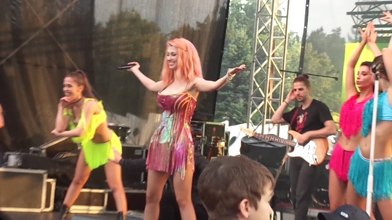 Concert Andreea Balan Parc Drumul Taberei partea 5 - YouTube