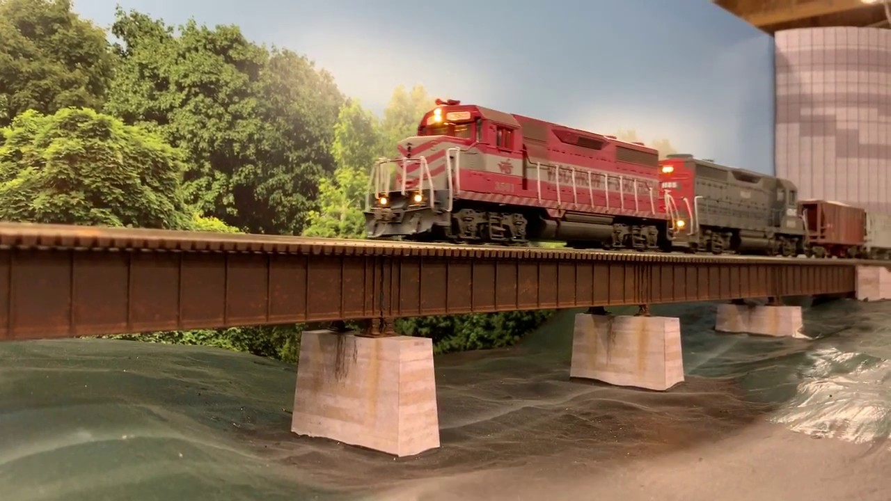 WSOR Athearn GP35's 3501 & 6585 with Ballast Train - YouTube
