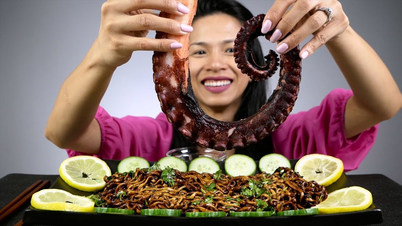 BLACK BEAN NOODLES & GIANT OCTOPUS TENTACLE | MUKBANG 먹방 Eating Show ...