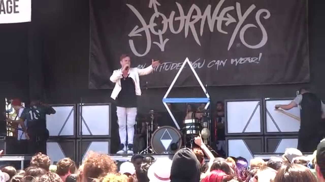 Set It Off - "Bleak December" (Live in San Diego 8-5-15) - YouTube