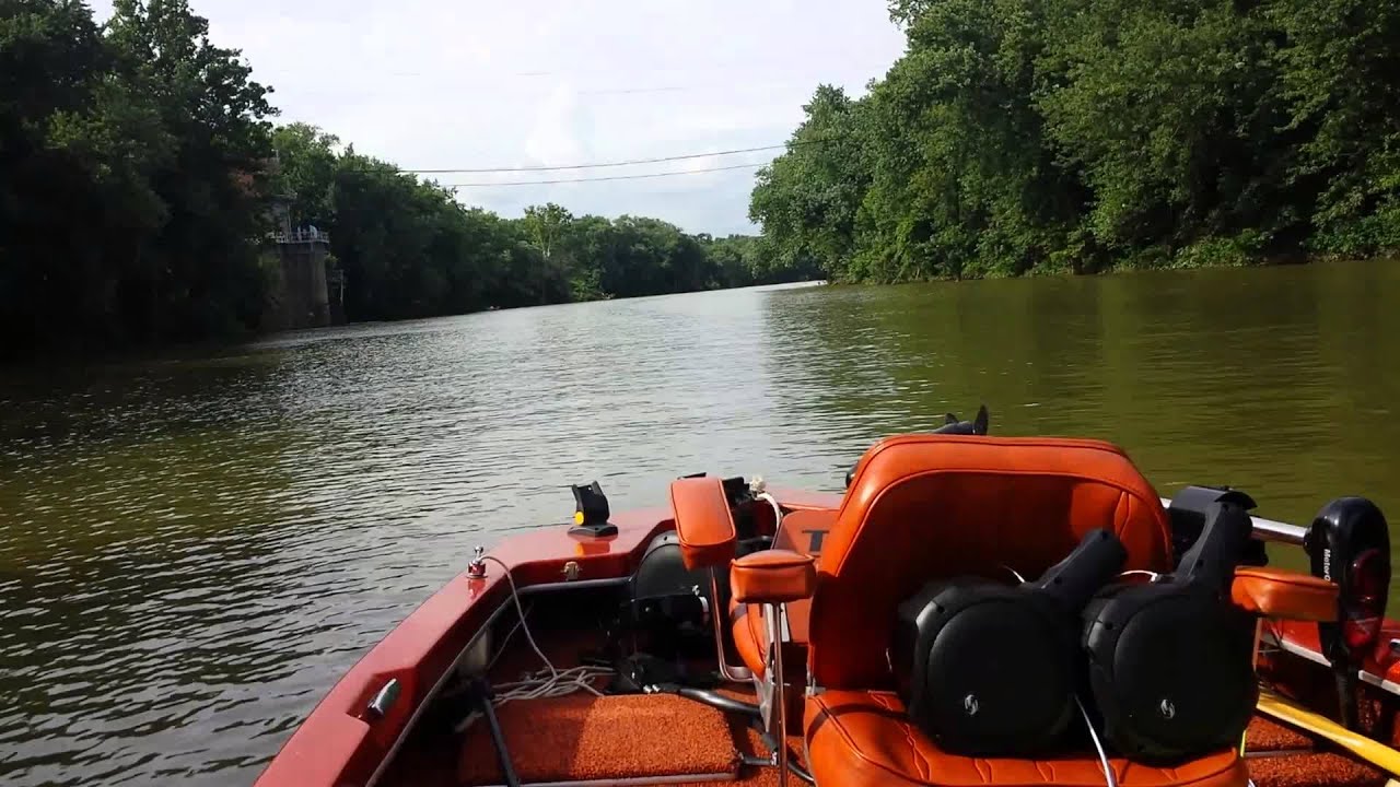 Terry bass boat take off 115 hp Johnson - YouTube