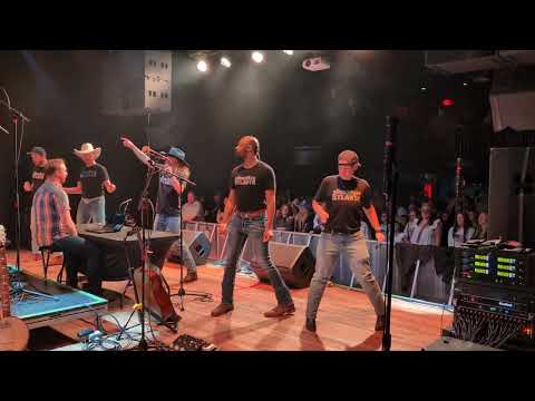 Didn't I Line Dance Teach - At a Dasha Concert! - YouTube