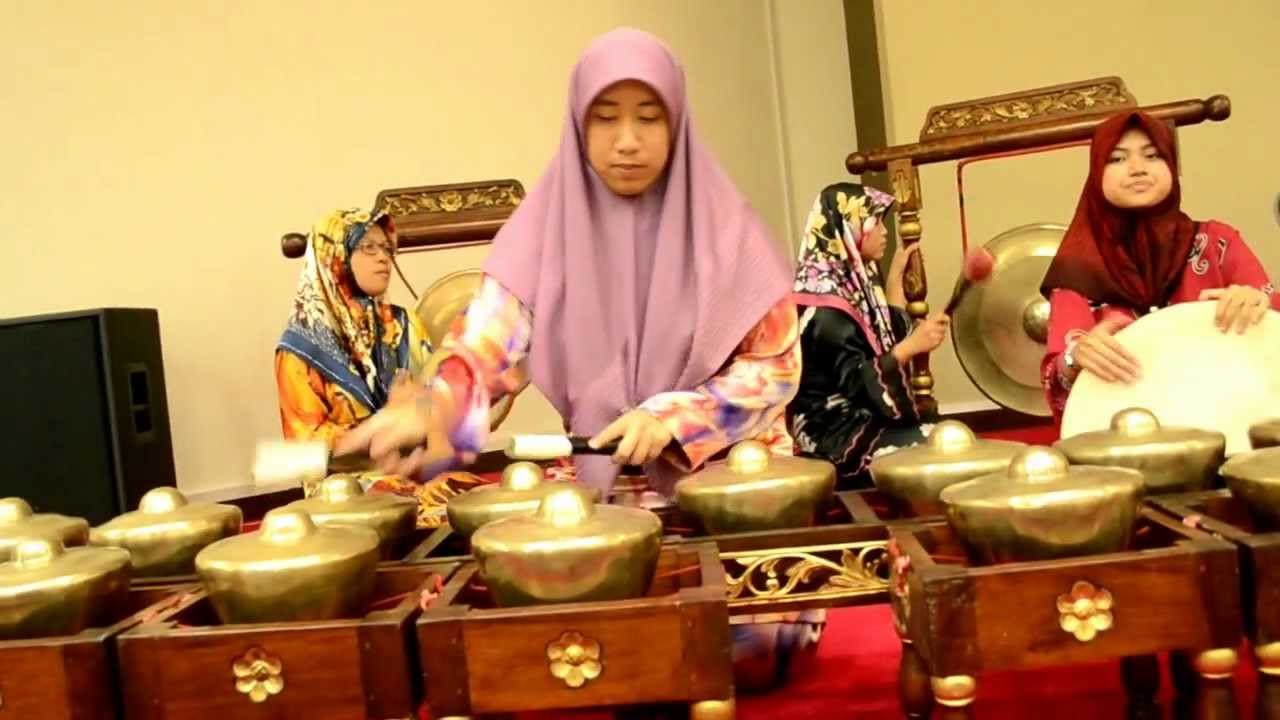 [#10 AYCF] - Traditional Bruneian orchestra demonstration.MOV - YouTube