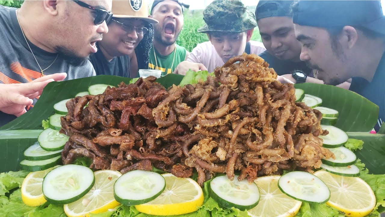 Crispy Isaw Ng Manok at Baboy | Crispy Intestine - YouTube