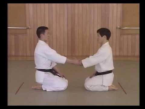 Yoshinkan Aikido - Suwari Waza Katate Mochi Iriminage Ni - YouTube
