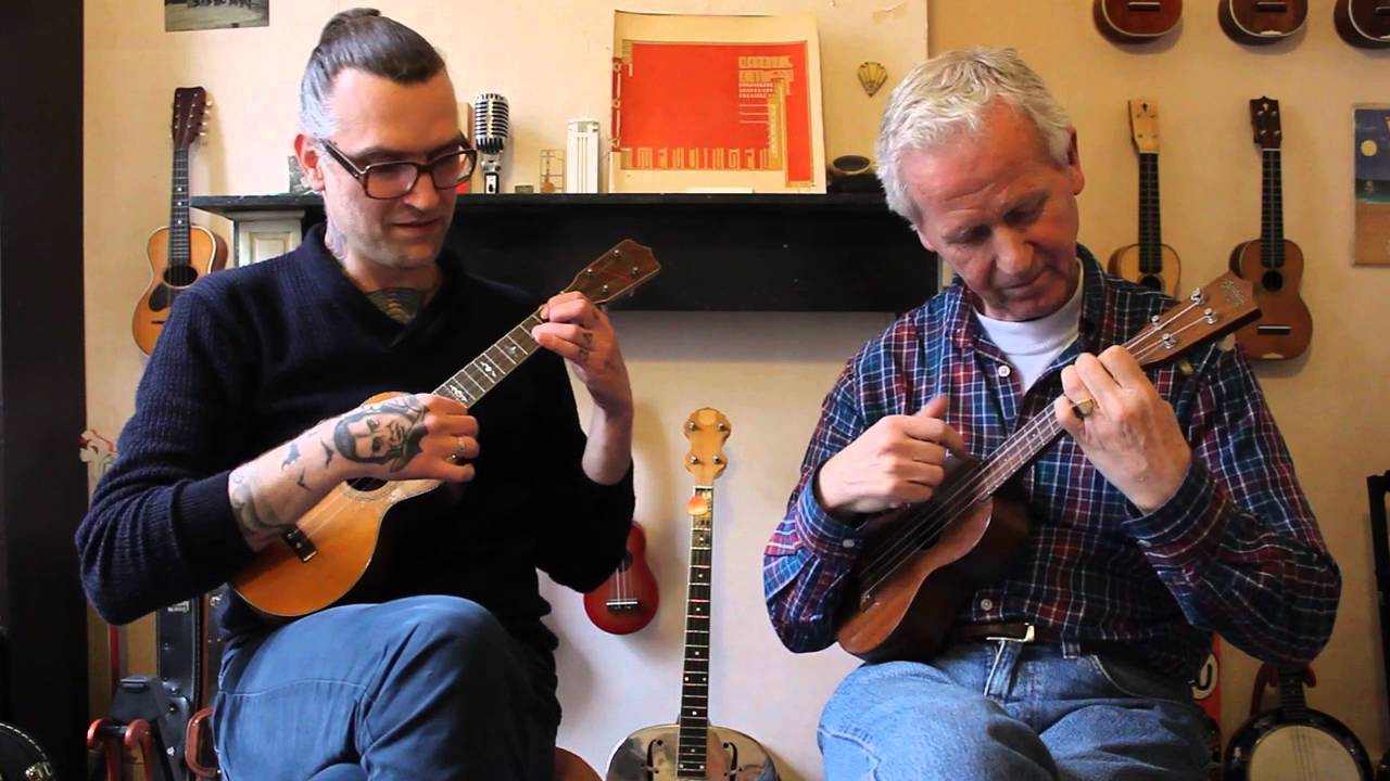 A Kiss Waltz - oldtime ukulele duet - YouTube