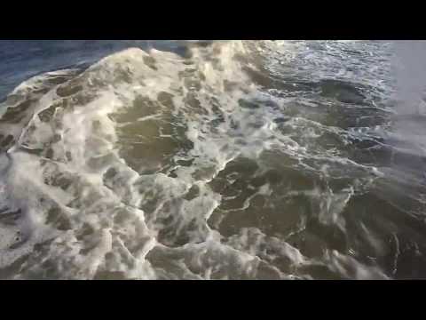 Hay que estar #loco para meterse en el #mar #enfurecido..19/08/18