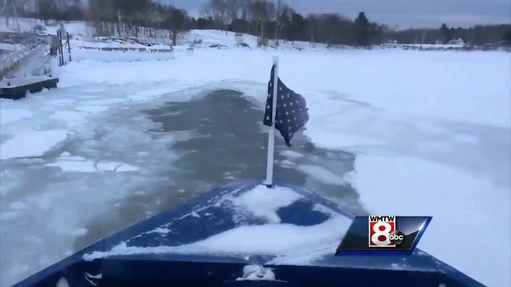 Timelapse: Ferry breaks ice off Chebeague Island - YouTube